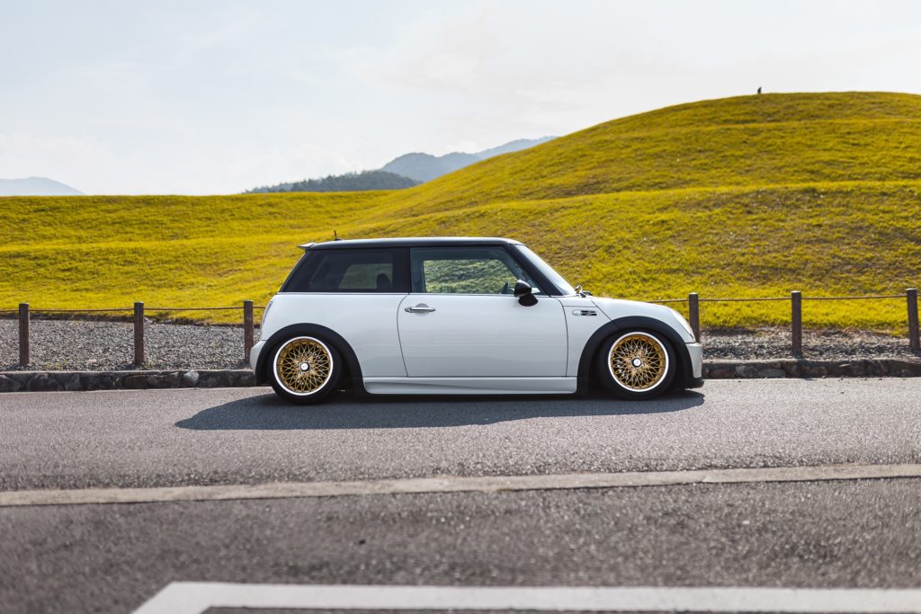 ミニクーパー（R53）車高短カスタム【キャンバーなMINI】 | Freedom