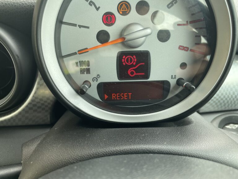 【r56】ミニクーパーのブレーキ警告灯が消えない原因と警告灯の消し方 | Freedom